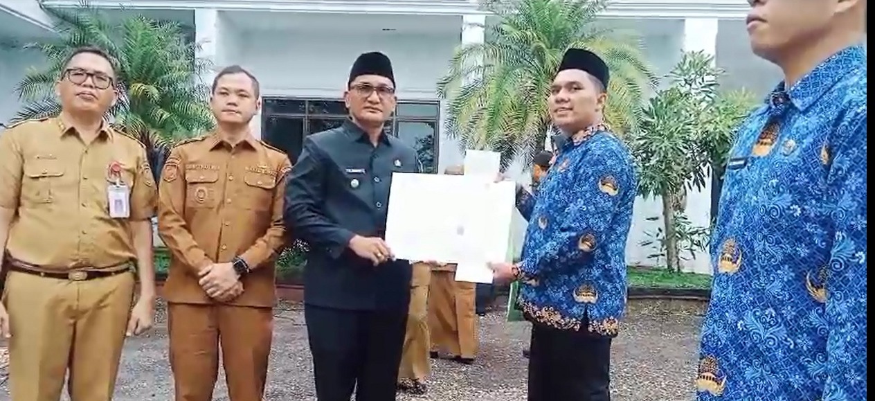 188 CPNS Angkatan 2024 di Sarolangun Terima SK PNS dari Bupati Hurmin